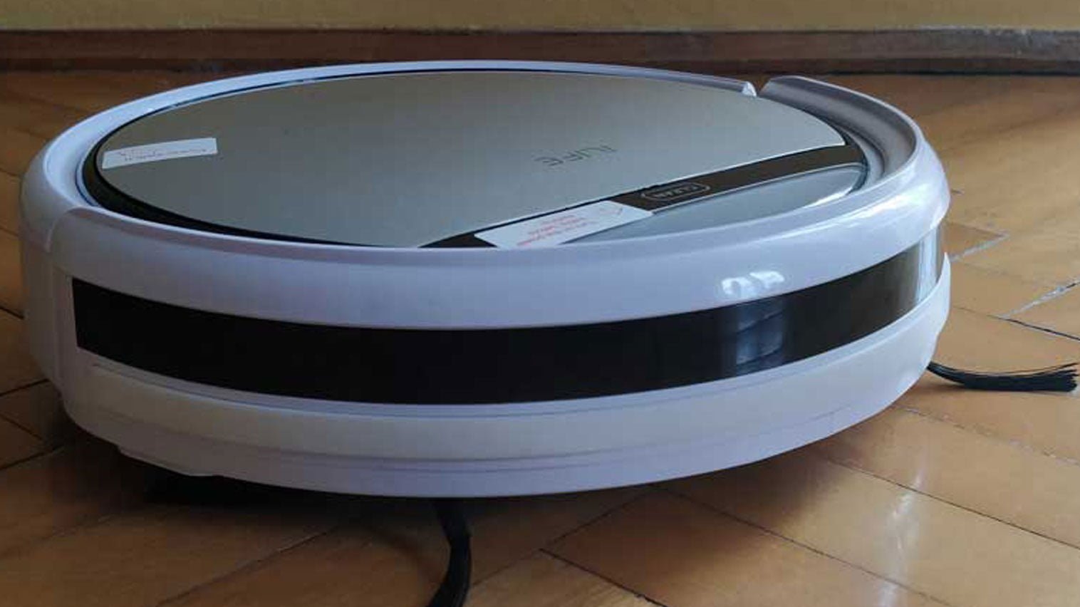 iLife V5 - tani robot sprzątający